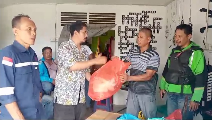 IKA LIBEL Serahkan Bantuan Pakaian Untuk Korban Bencana Alam Sumbar